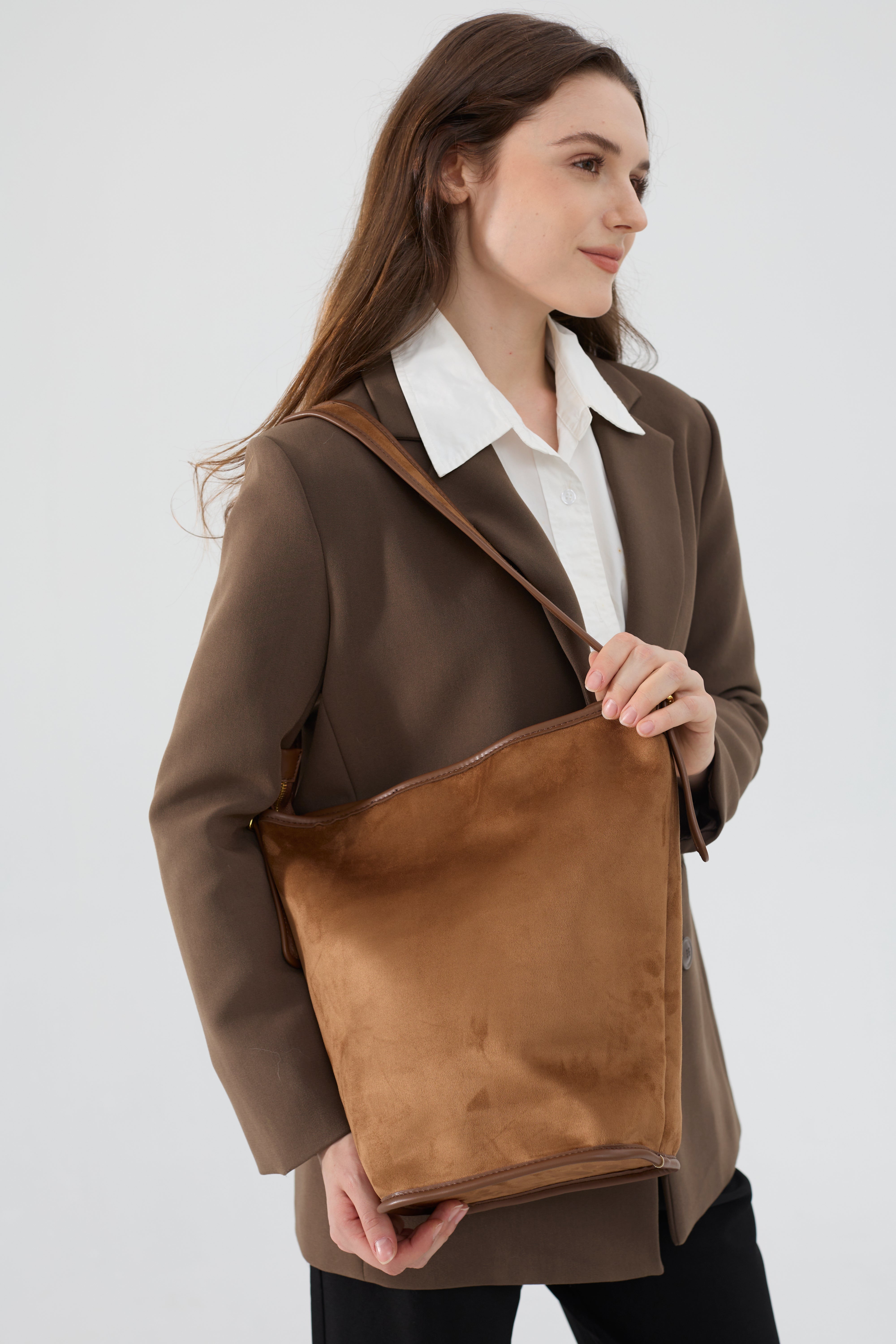 ALMA Suede Tote